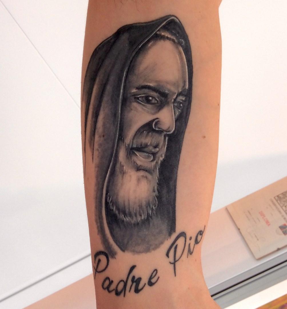 Tatuaggio Padre Pio: consigli e foto