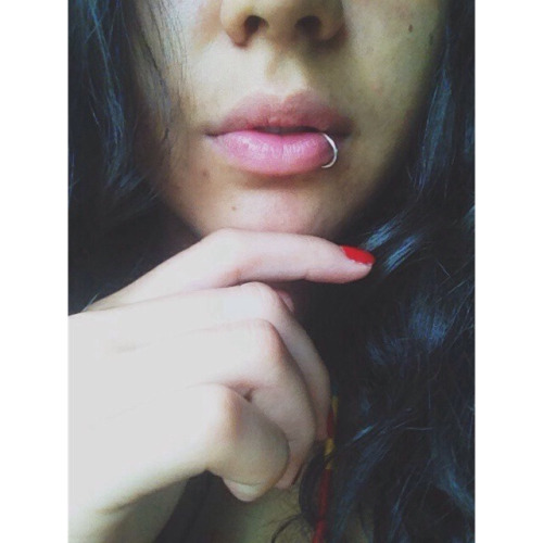 Piercing al labbro: una guida a tutte le tipologie